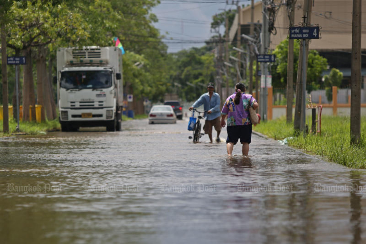 Bangkok Post - Flood-hit parts of Bangkok to be declared disaster zones