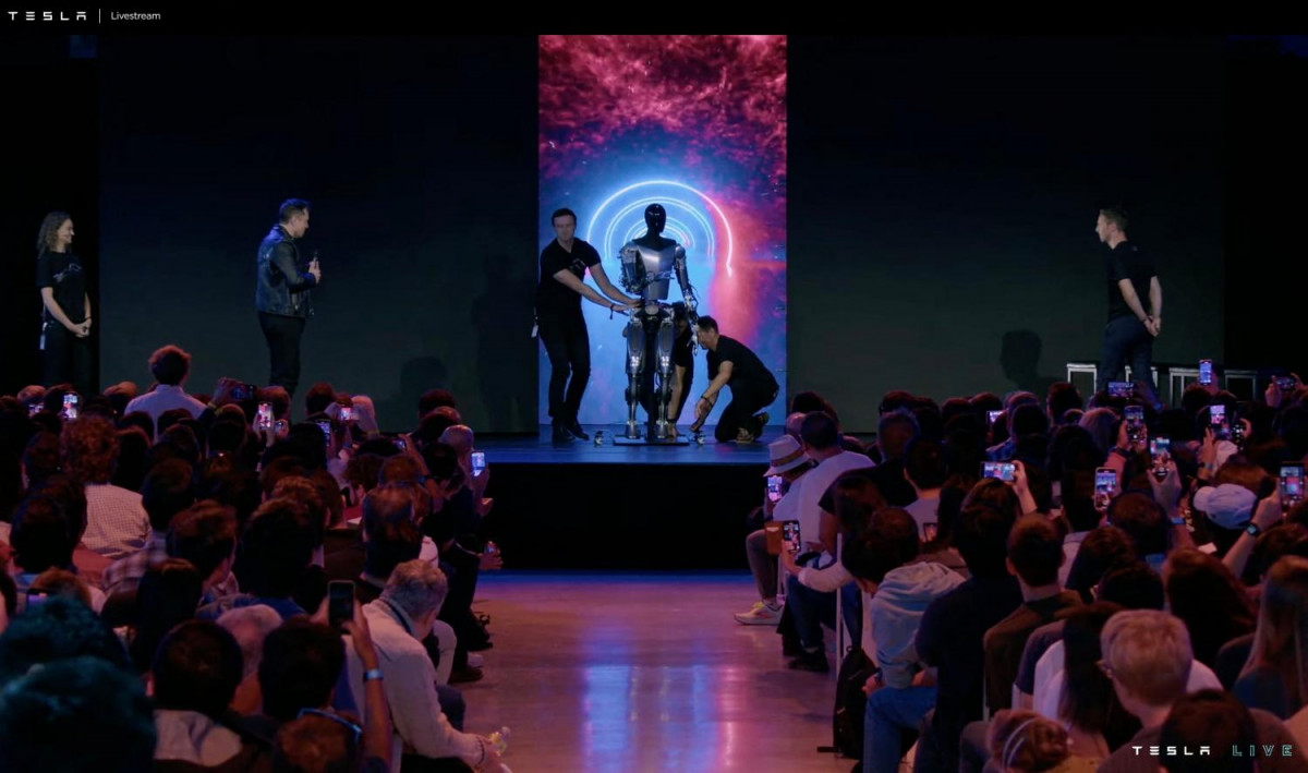 Musk unveils Tesla's new robot 'Optimus' Bangkok Post Learning - Learn ...