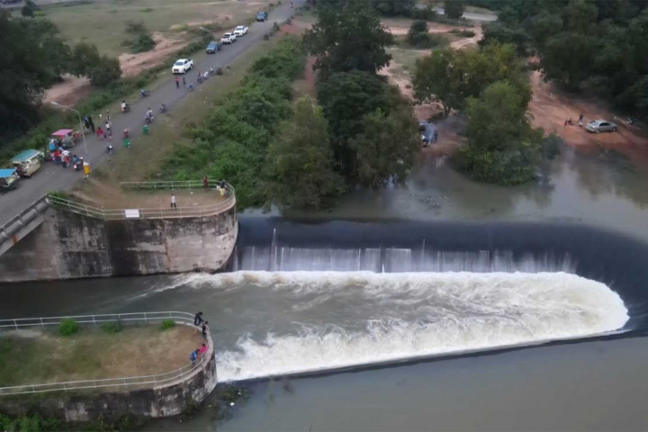 Bangkok Post - 11 of 16 Buri Ram reservoirs above capacity