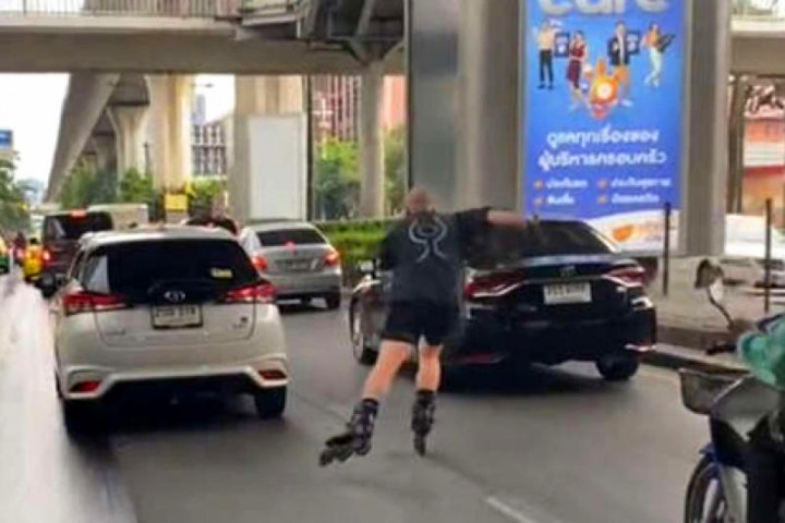 Bangkok Post - Canadian fined for rollerblading on Bangkok's Sukhumvit road