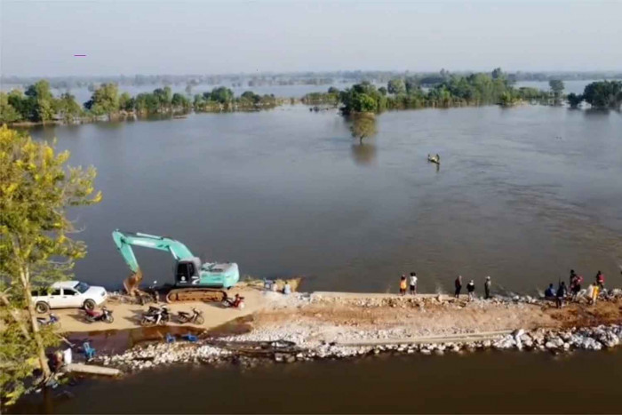 Bangkok Post - Floods still in 27 provinces