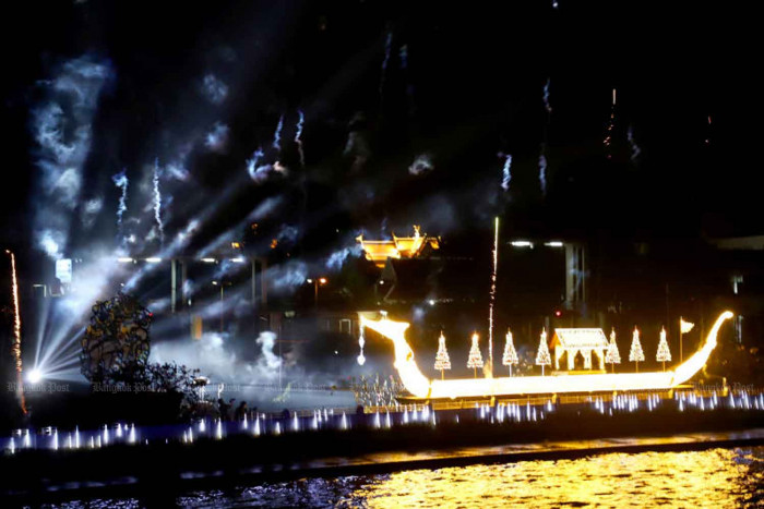 Bangkok Post - Riverside light show heralds summit start