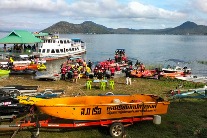 Bangkok Post - Navy team arrives at Sri Nakarin dam to retrieve body of ...