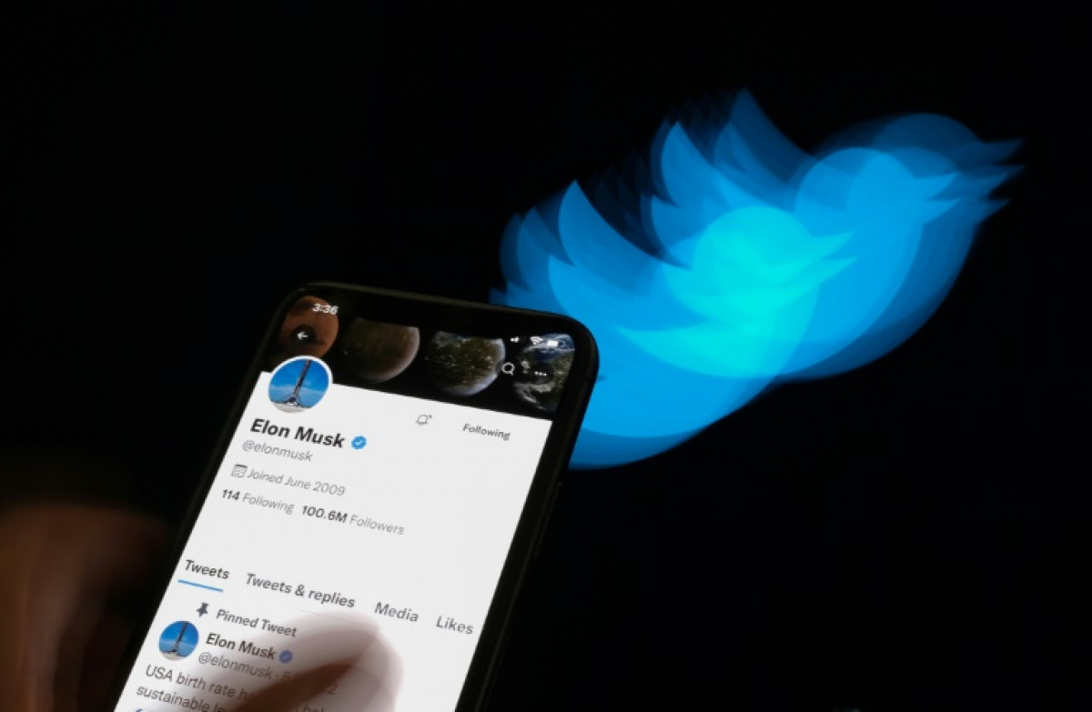 Bangkok Post - Musk announces gold, grey and blue Twitter badges