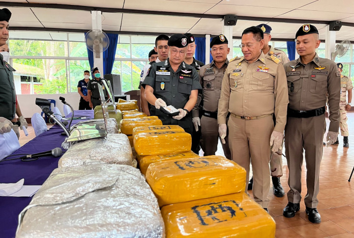 Bangkok Post - Four held after 1.2m speed pills seized