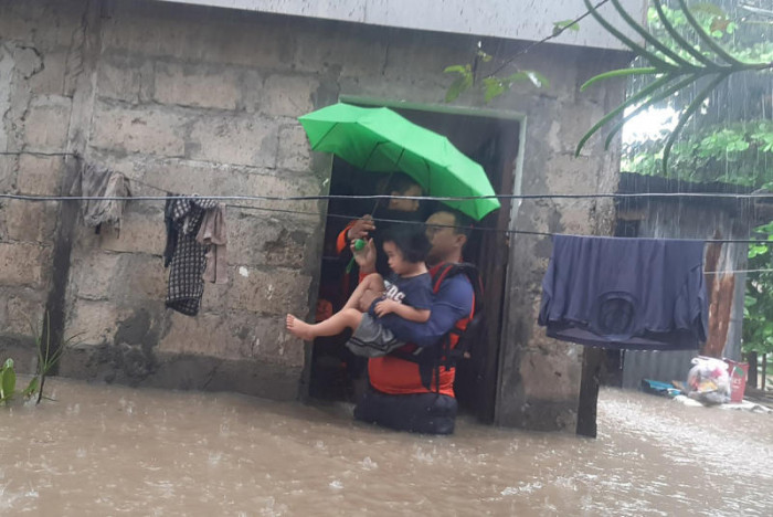 Bangkok Post - Philippines floods force tens of thousands to flee homes