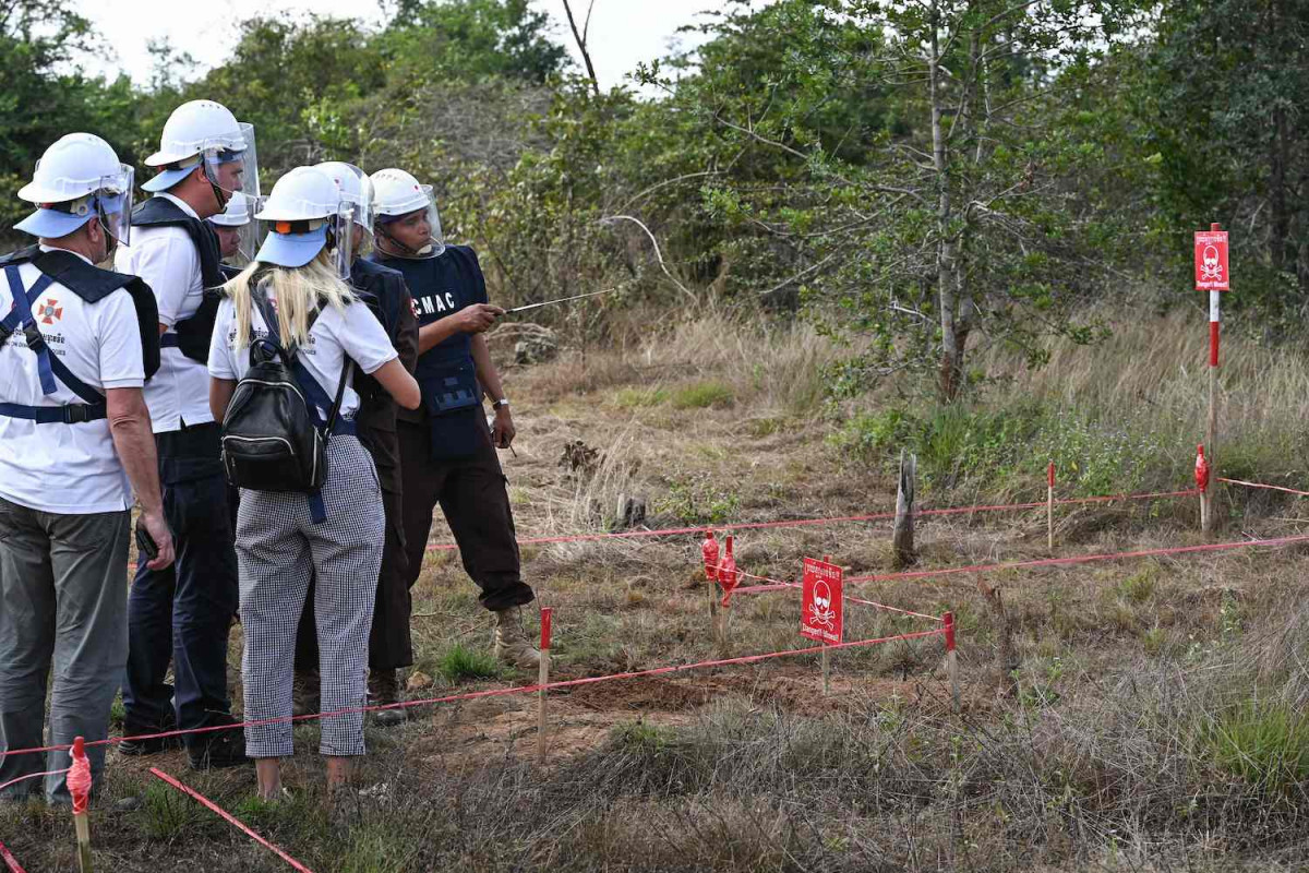 Bangkok Post - Ukrainians learn demining in Cambodia