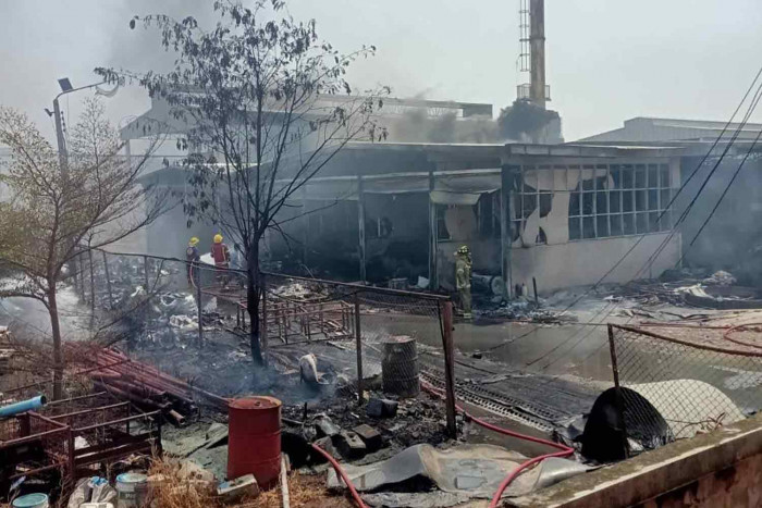 Bangkok Post - Fibreglass tank factory hit by fire in Ayutthaya