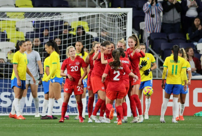 Canadian women footballers playing under protest