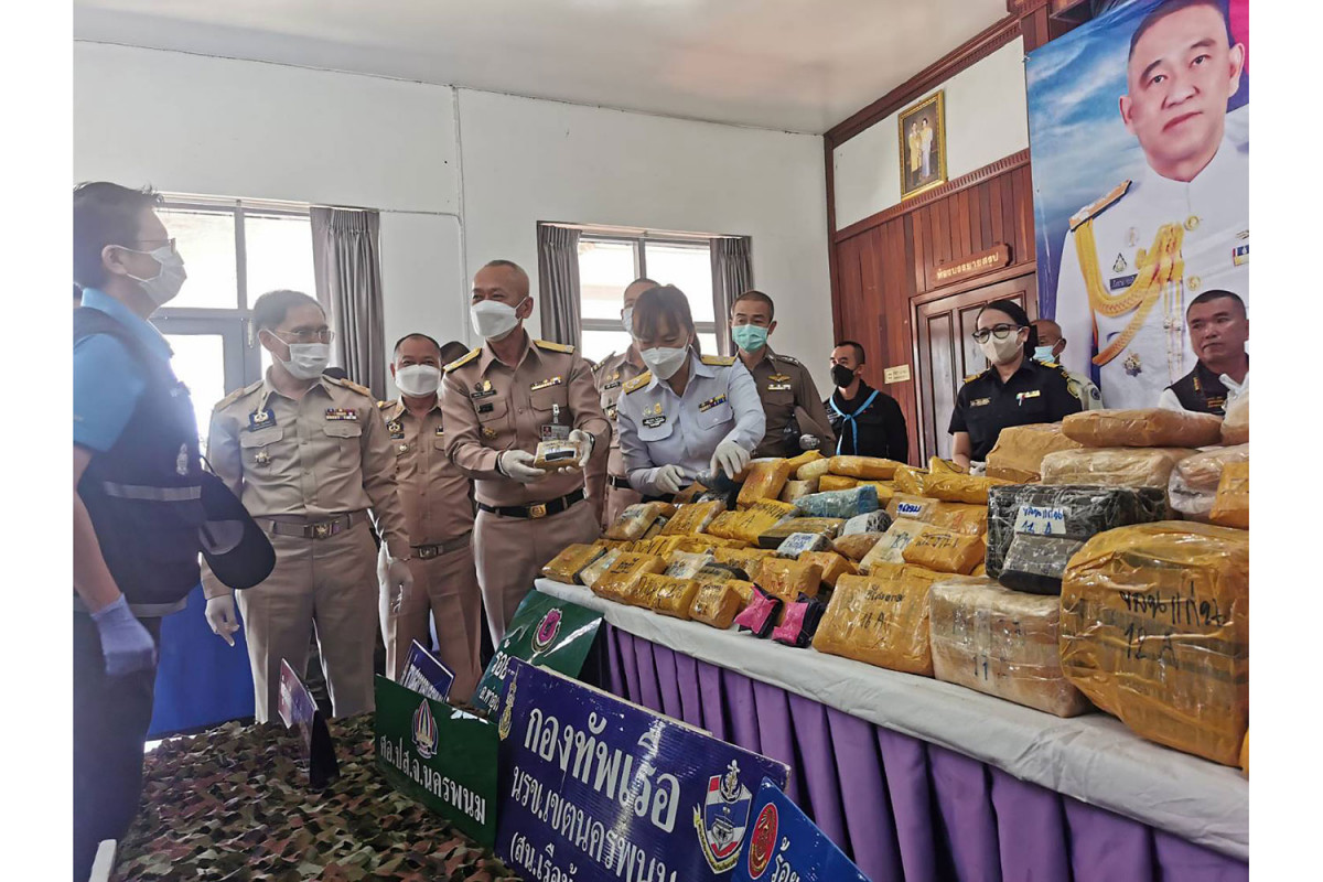 Bangkok Post - Big haul of speed pills and cannabis abandoned beside Mekong