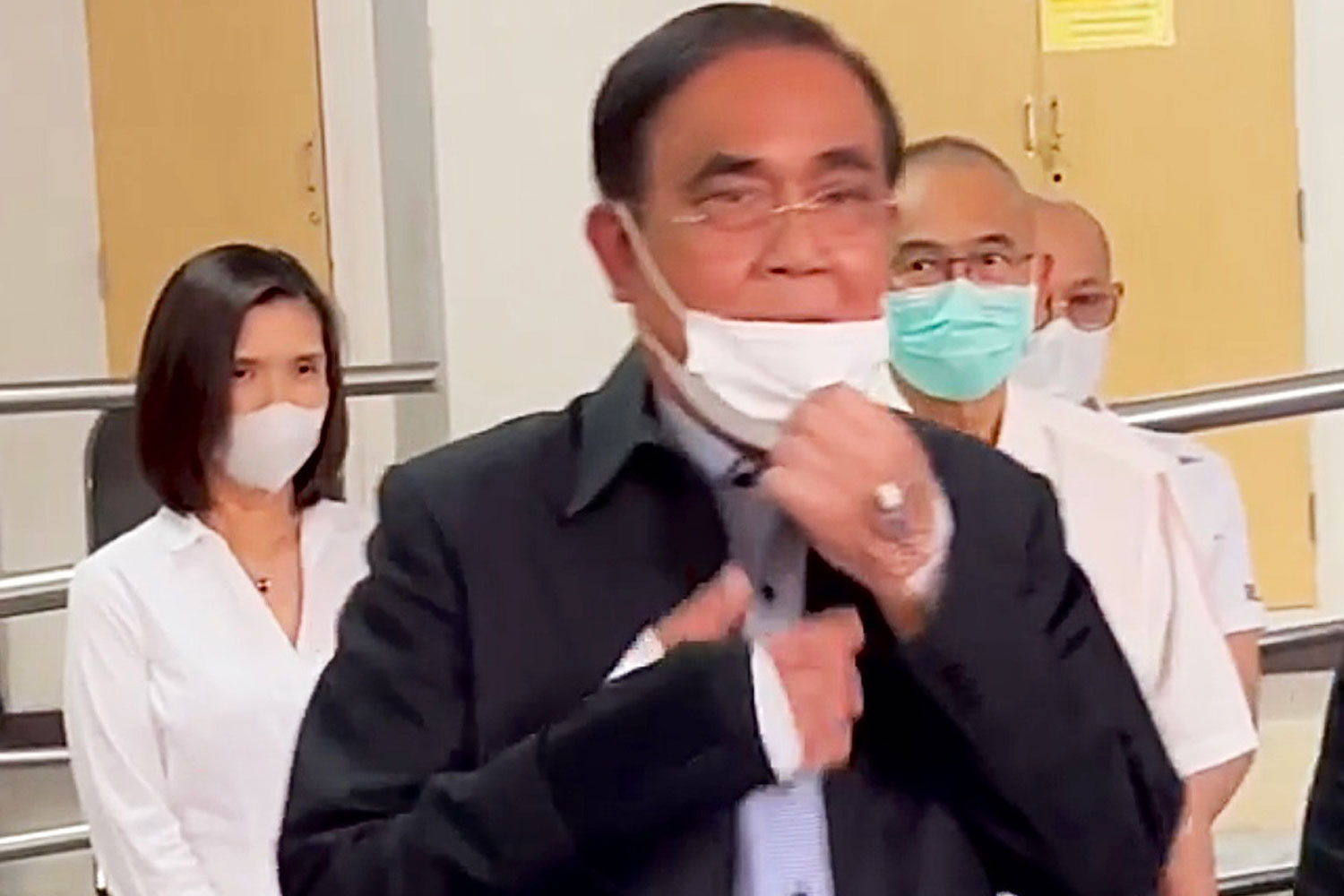 Bangkok Post - PM leaves hospital, set for Songkhla