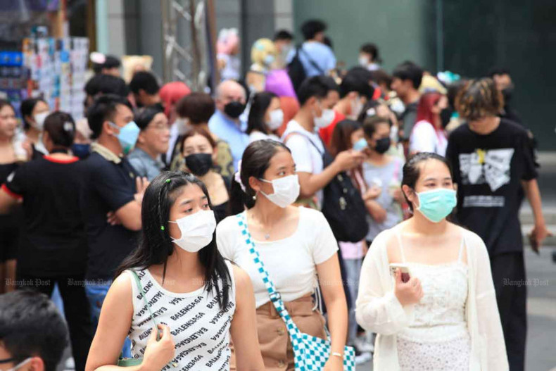 Bangkok Post - Mask use urged as haze fastens grip