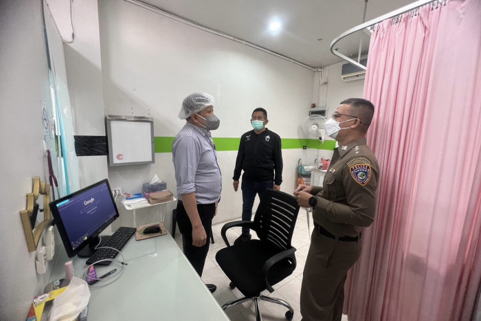 Bangkok Post - 2 unlicensed doctors arrested during clinic raids