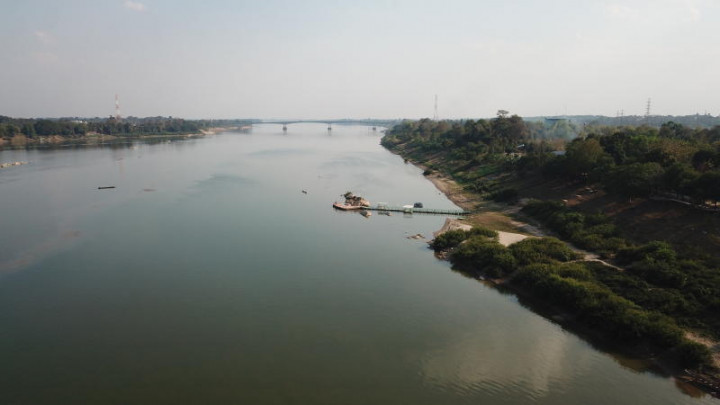 Bangkok Post - China's Mekong dams turn Thai fishing villages into ...