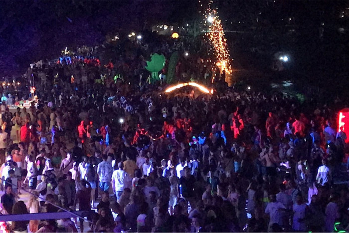 Bangkok Post - Full Moon Party draws 20,000 tourists to Koh Phangan