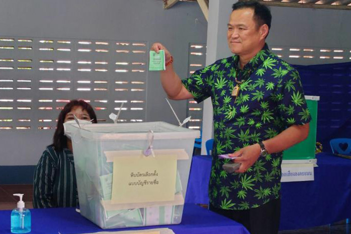Bangkok Post - Anutin casts vote in marijuana-print shirt