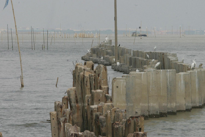 Bangkok Post - Brakes on seawalls