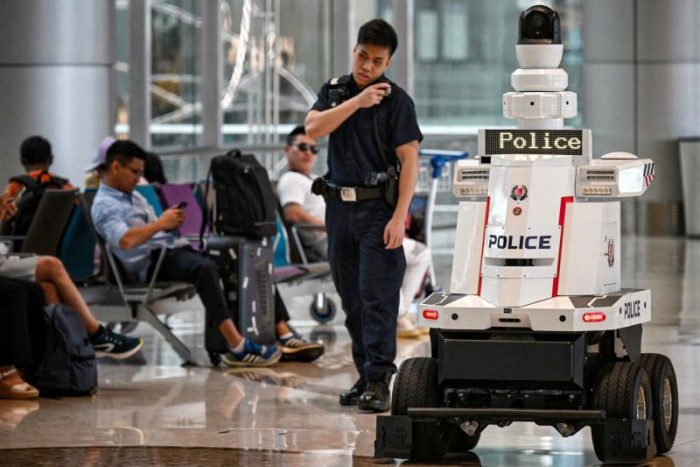 Bangkok Post - Singapore to put more police robots on the streets