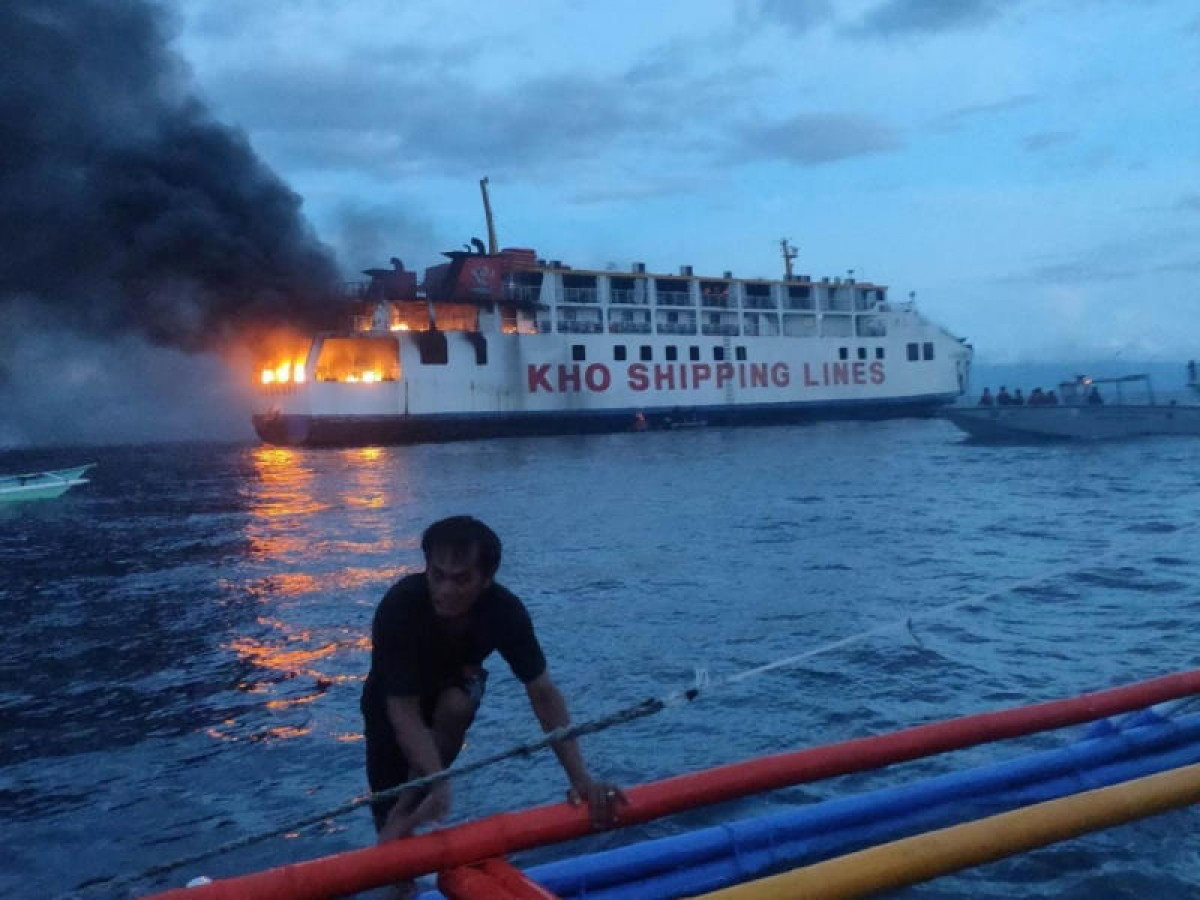 Bangkok Post - Philippine coast guard rescues 120 people as ferry ...