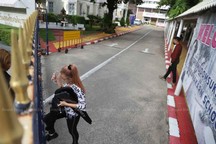 Bangkok Post - Defiant student activist returns to school, again