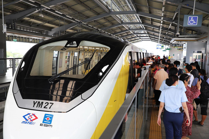 Bangkok Post - PM praises Yellow Line construction