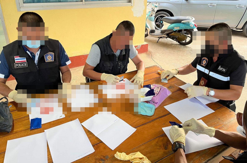 Bangkok Post - Cops accused of extorting B300k from drug dealer