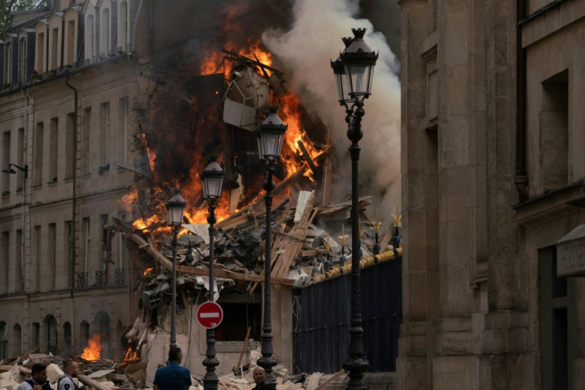 Bangkok Post - Four badly injured as Paris blast destroys two buildings