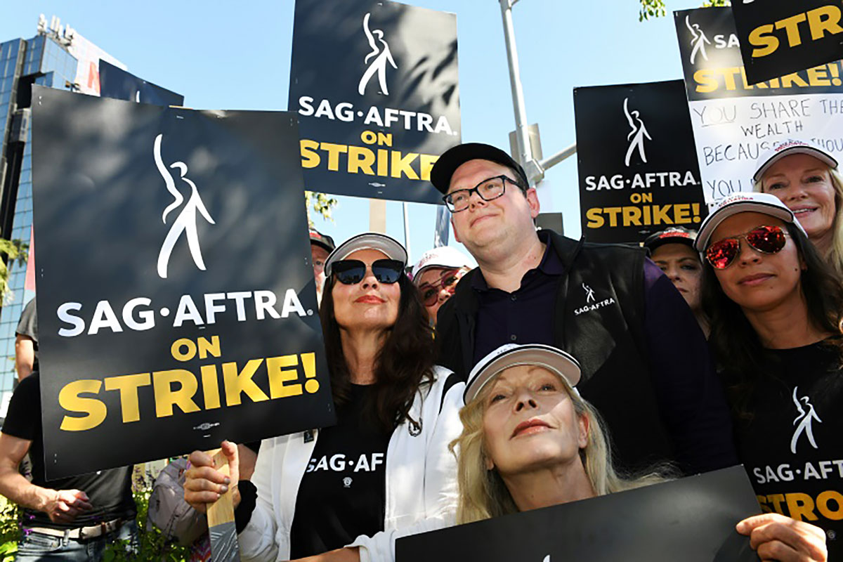 Bangkok Post - Stars go out in Hollywood as strike expands