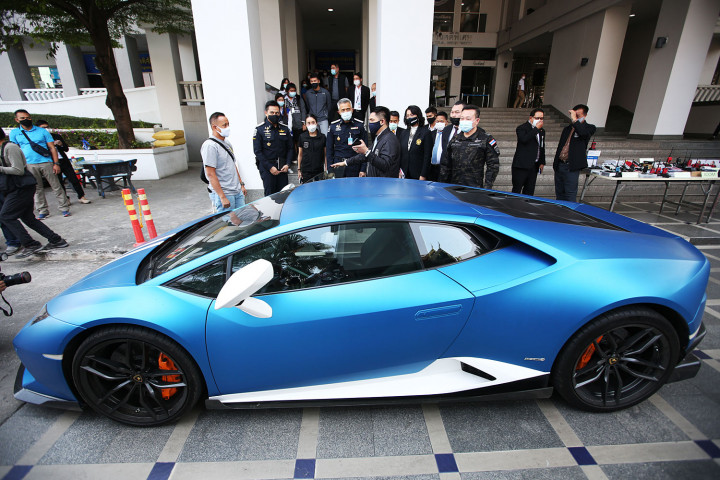 Bangkok Post - Two celebrities to meet police over Forex-3D scam