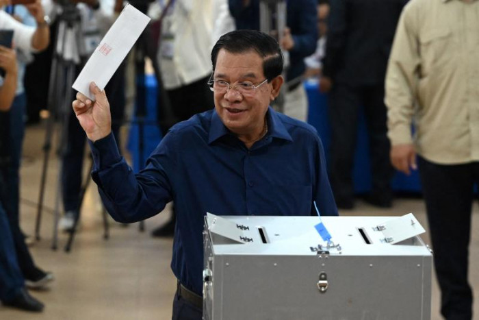 Bangkok Post - Hun Sen marks birthday with election victory confirmation