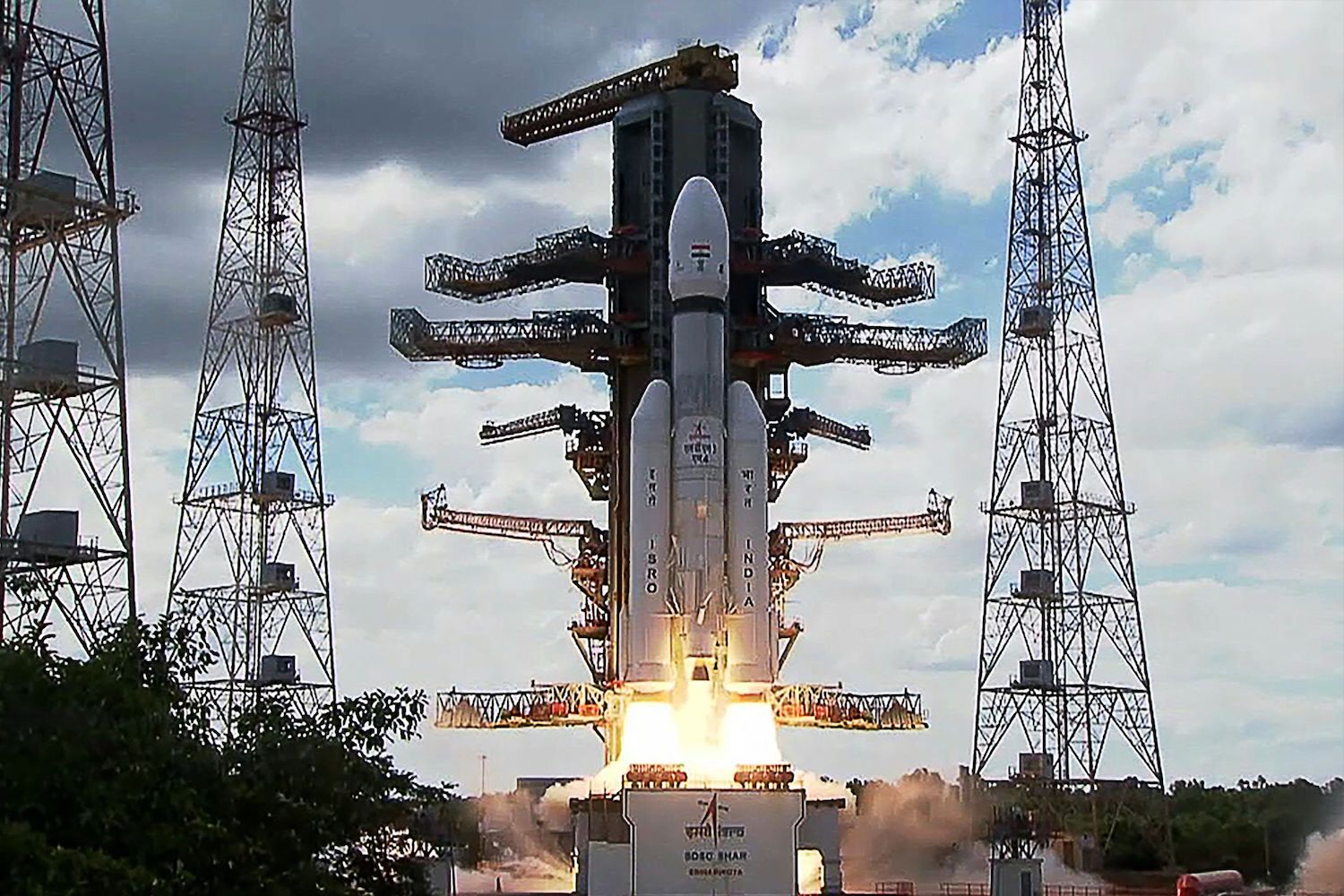 Bangkok Post Indian Lunar Probe Enters Moon s Orbit Bangkok Post Indian Lunar Probe Enters Moon s Orbit