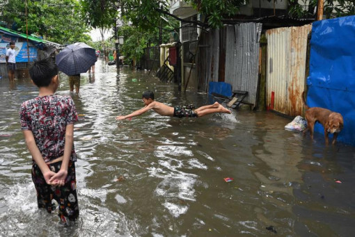 Bangkok Post - Five dead, 40,000 evacuated in flood-hit Myanmar