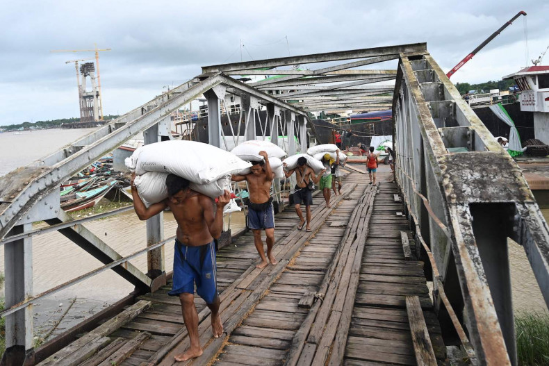 Bangkok Post - Myanmar curbs rice exports to control domestic prices