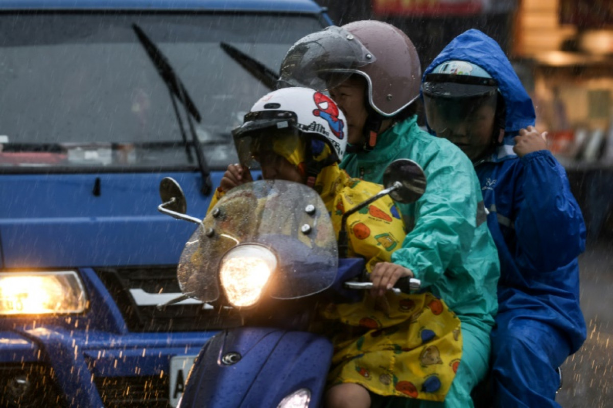 Bangkok Post - Typhoon Haikui sweeps across Taiwan, weakens to a severe ...