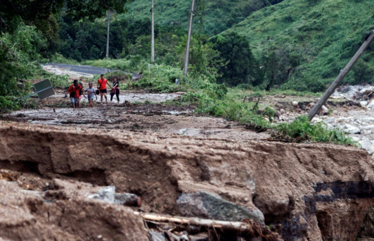 Bangkok Post - Hurricane causes 27 deaths, severe damage in Mexico's ...