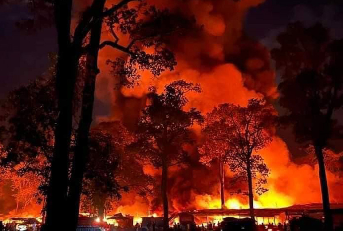 Bangkok Post - Fire destroys 300 shops at Surin border market