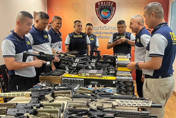Bangkok Post - Police seize over 400 BB guns in raid