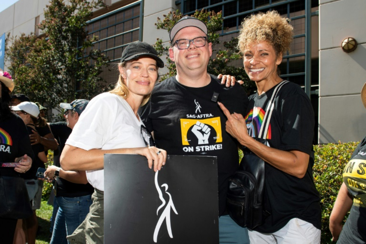 Bangkok Post - Hollywood celebrates strike end as actors get back to work