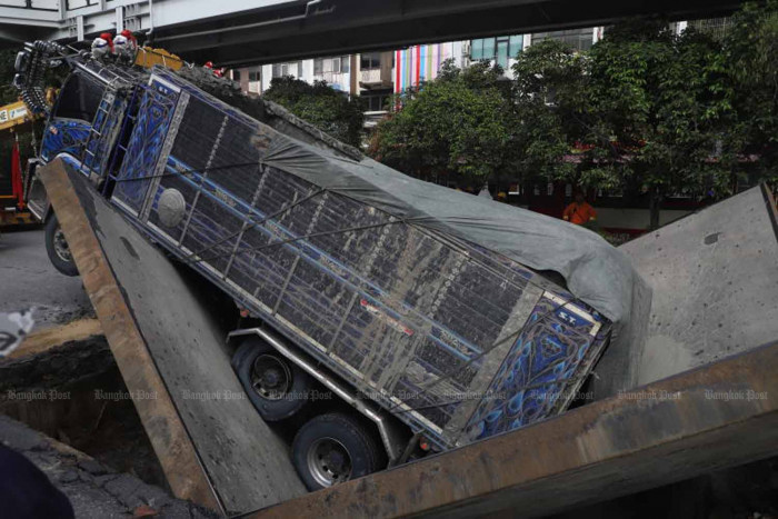 Bangkok Post - No bribery in overloaded-truck road collapse