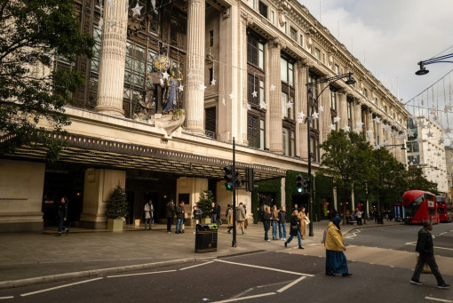 Bangkok Post - Central takes control of UK-based Selfridges