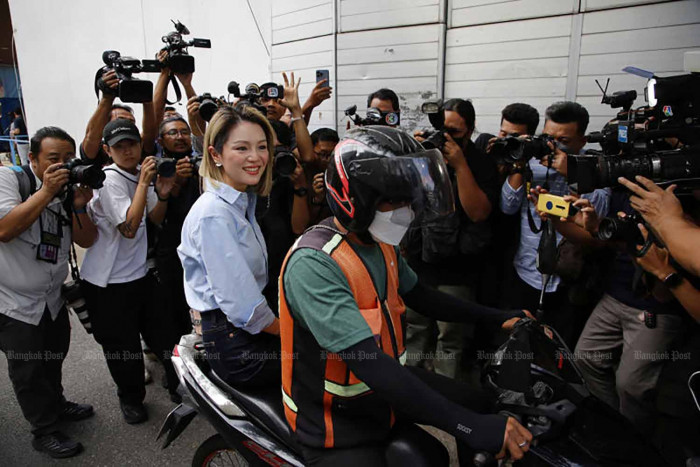 Bangkok Post - 'Madame Dear' leads candidates for Democrat leadership: poll