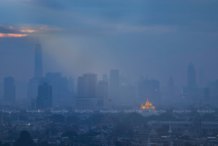 Bangkok Post - 30 provinces remain mired in PM2.5
