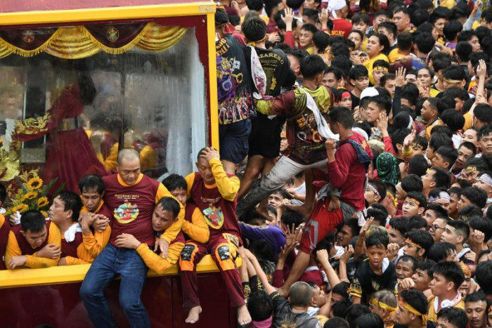 Bangkok Post - Philippines' Black Nazarene feast draws hundreds of ...