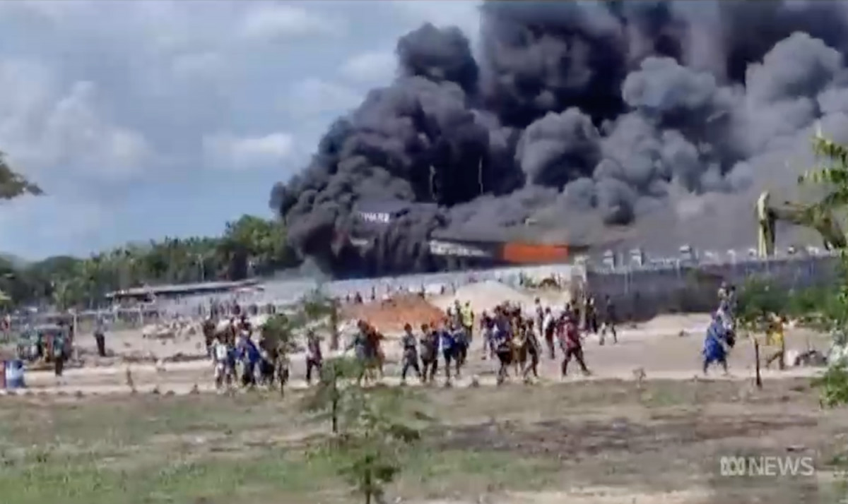 Bangkok Post - Arson and looting as police strike in Papua New Guinea