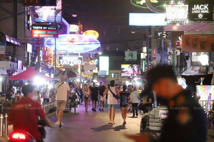 Bangkok Post - Taxes slashed for booze, pubs