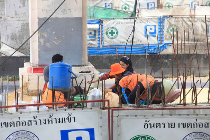 Bangkok Post - Panel weighs new minimum wage hike