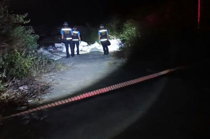 Bangkok Post - Smuggler's meth stash found among cow dung