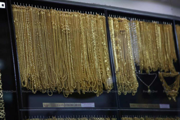 Bangkok Post - Gold jumps above $2,200 an ounce for first time on ...