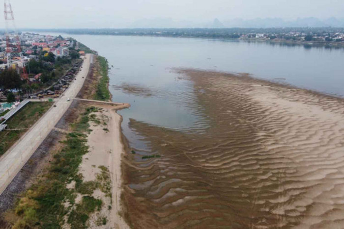 Bangkok Post - Provinces on alert after acid leak into river from Laos