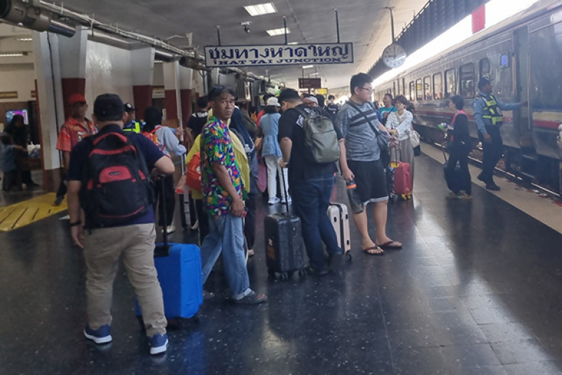 Bangkok Post - Joy train ride for Malaysians to get wet in Hat Yai